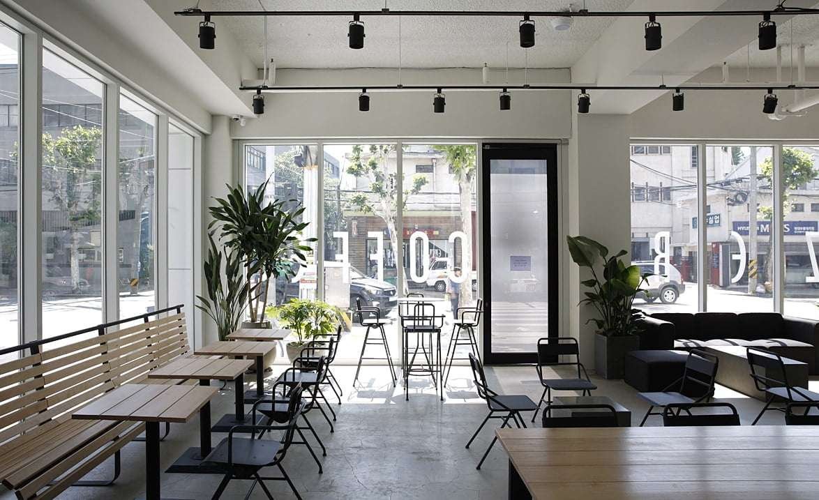 18 Inspiring Coffee Shop Lighting Ideas